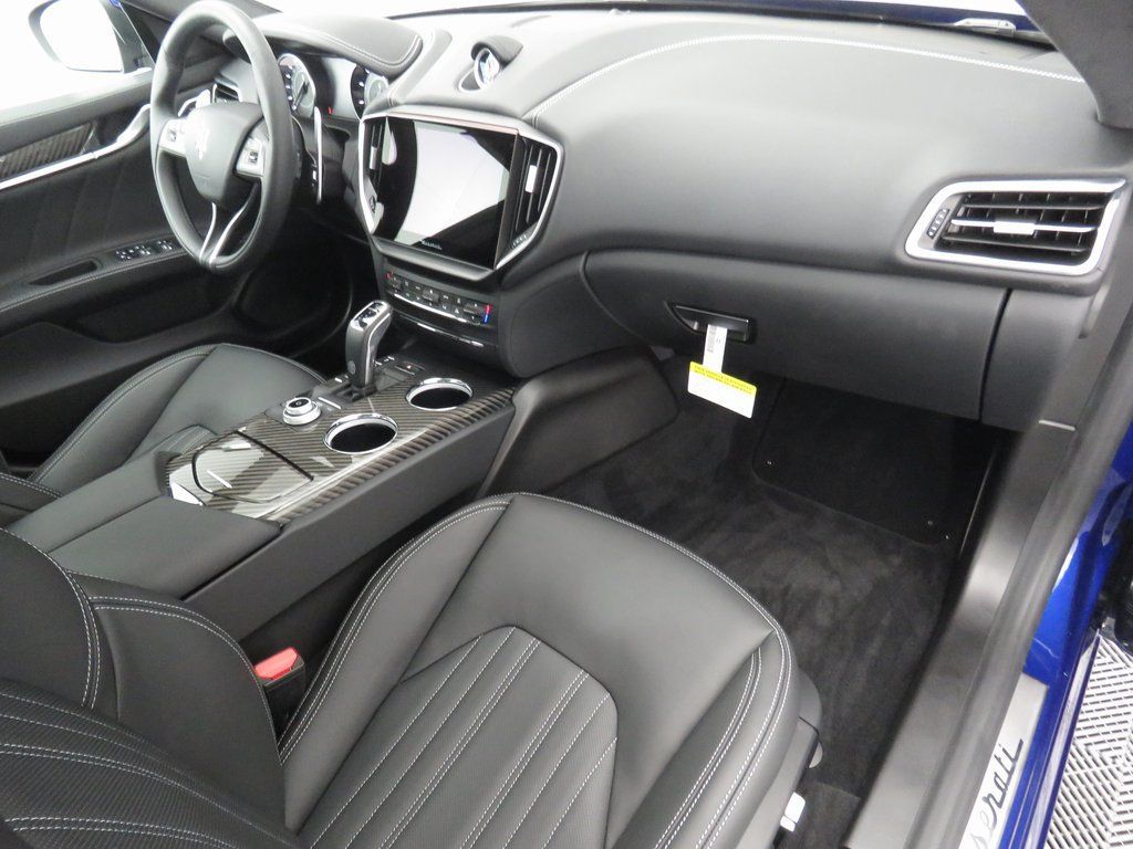 Maserati Ghibli Black Interior