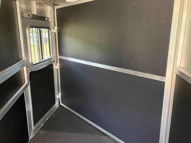 2024 New Shadow 3 Horse Slant With Drop Feed Windows at Kingdom Horse ...