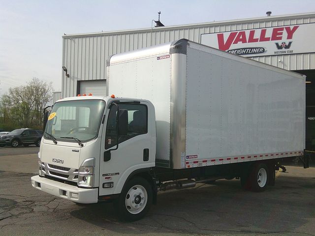 2025 New Isuzu NPRHD GAS 2025 ISUZU 20' MORGAN BOX at Freightliner of ...