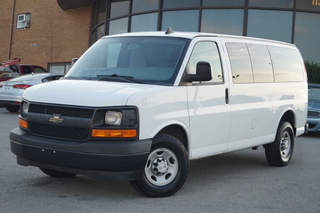 運転免許について質問です。 - 写真の中で、"高齢運転者標識をつけた普通自... - Yahoo!知恵袋