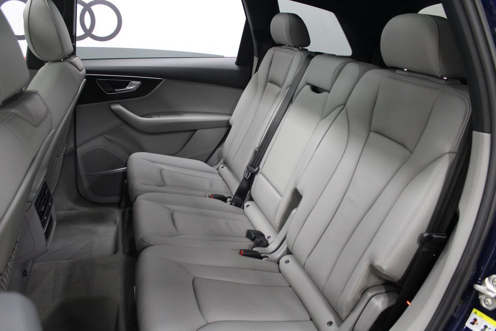 Audi Q7 2022 Interior