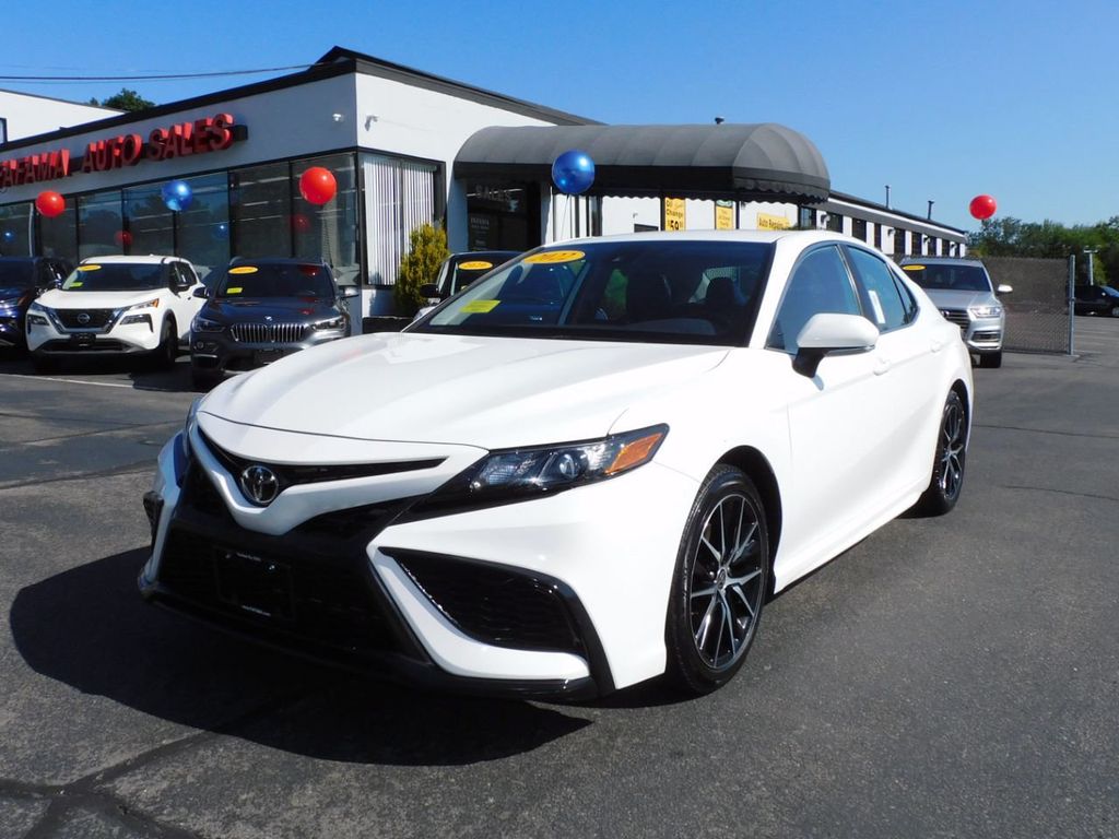 Toyota Camry 2022 Se White