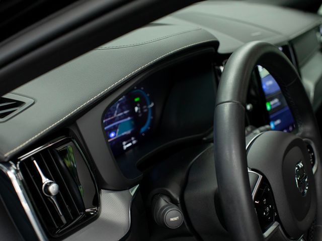 2022 Used Volvo XC60 Recharge Plug-In Hybrid T8 eAWD PHEV R-Design ...